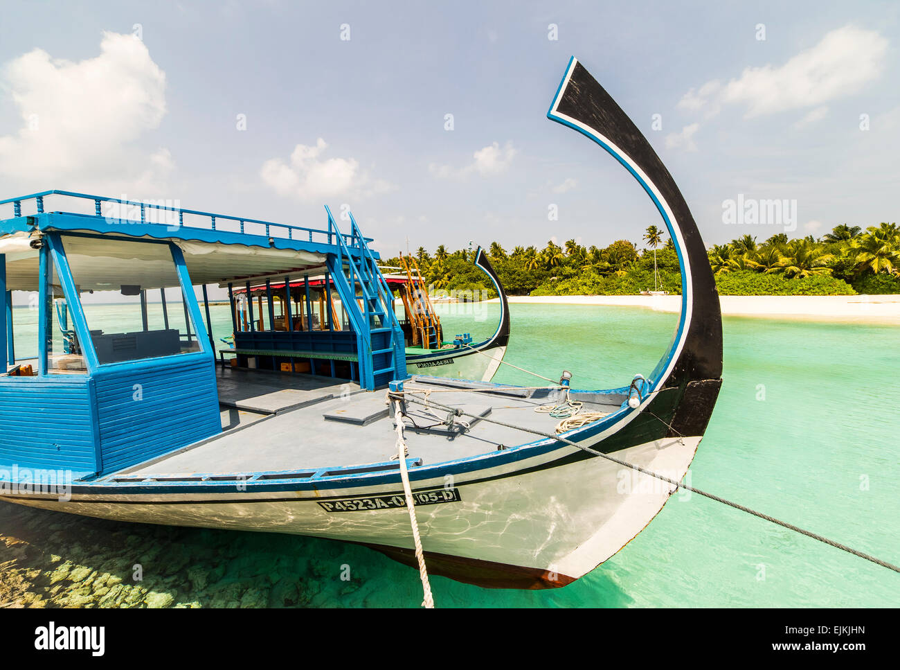 Dhoni fishing boats maldives hi-res stock photography and images - Alamy