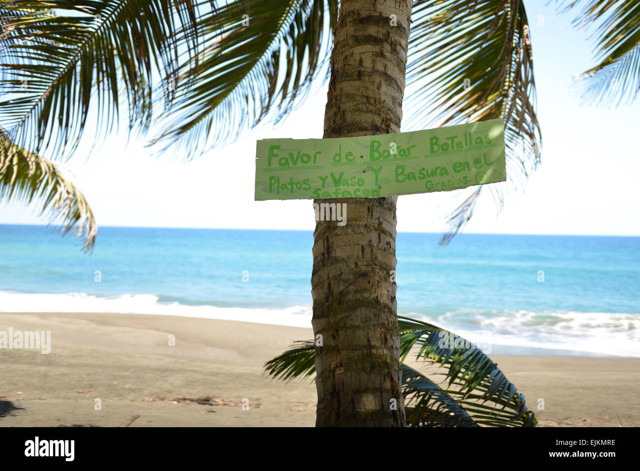 "Please put your garbage in the garbage can" sign at La Boca beach ...