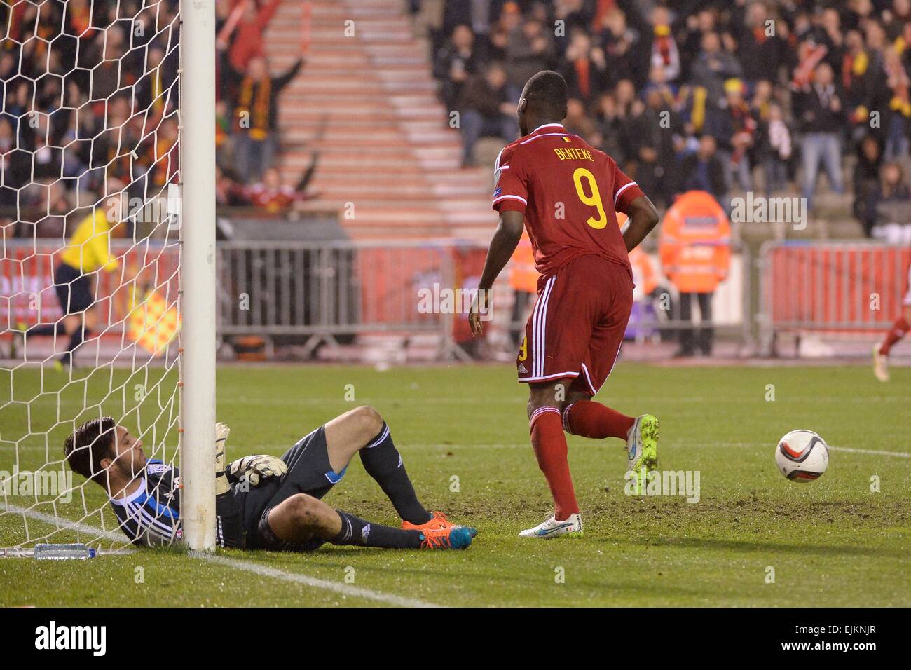 Scores a goal with a diving header hi-res stock photography and images ...