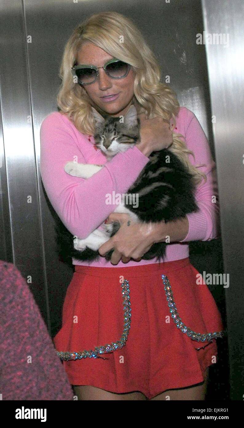 Kesha showing off her new blonde locks as she leaves Los Angeles ...