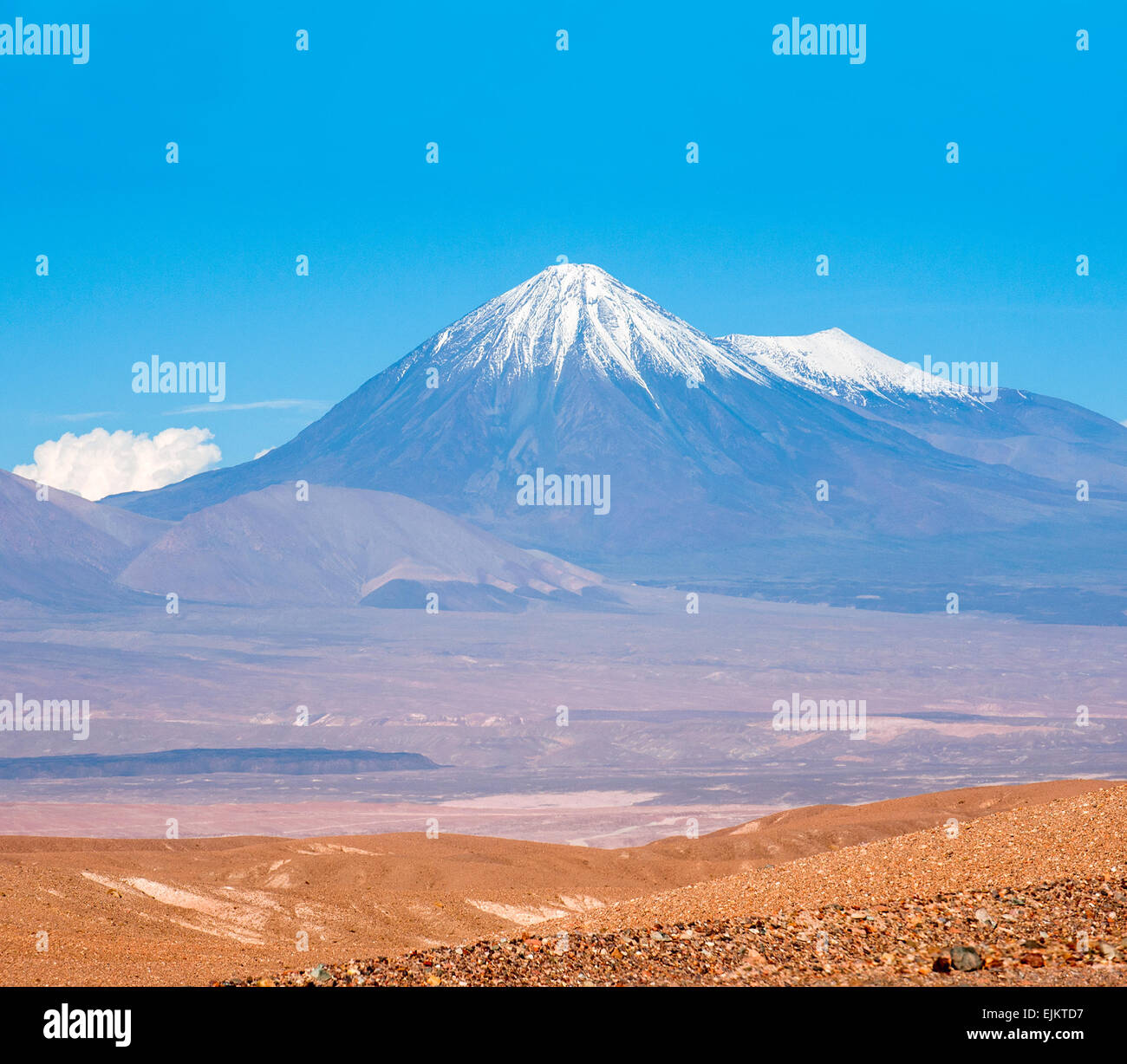 Licancabur Volcano, Atacama desert of Chile Stock Photo - Alamy