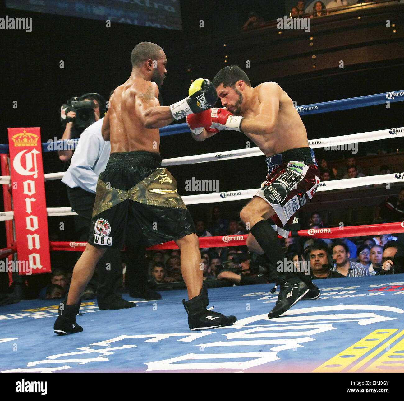 Las Vegas, Nevada, USA. 28th Mar, 2015. Boxer Gary Russell jr [black ...