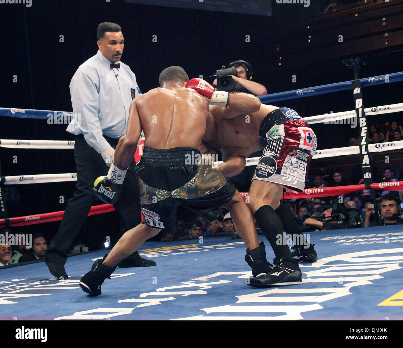 Las Vegas, Nevada, USA. 28th Mar, 2015. Boxer Gary Russell jr [black ...