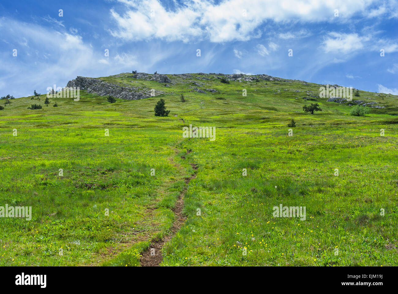 Landscape with hiking path on Chatyr-Dah mountainous massif in Crimea ...