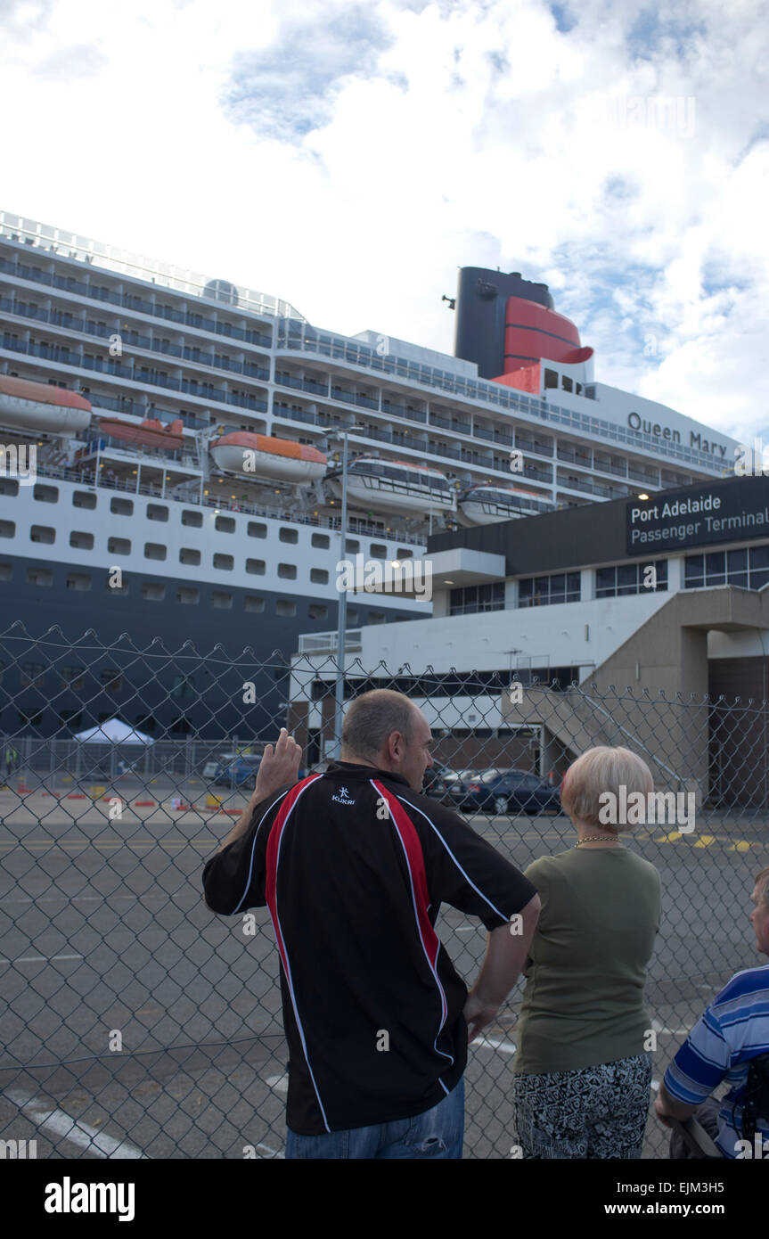 Adelaide Australia. 29th March 2015. Luxury liner Queen Mary 2 docks in ...