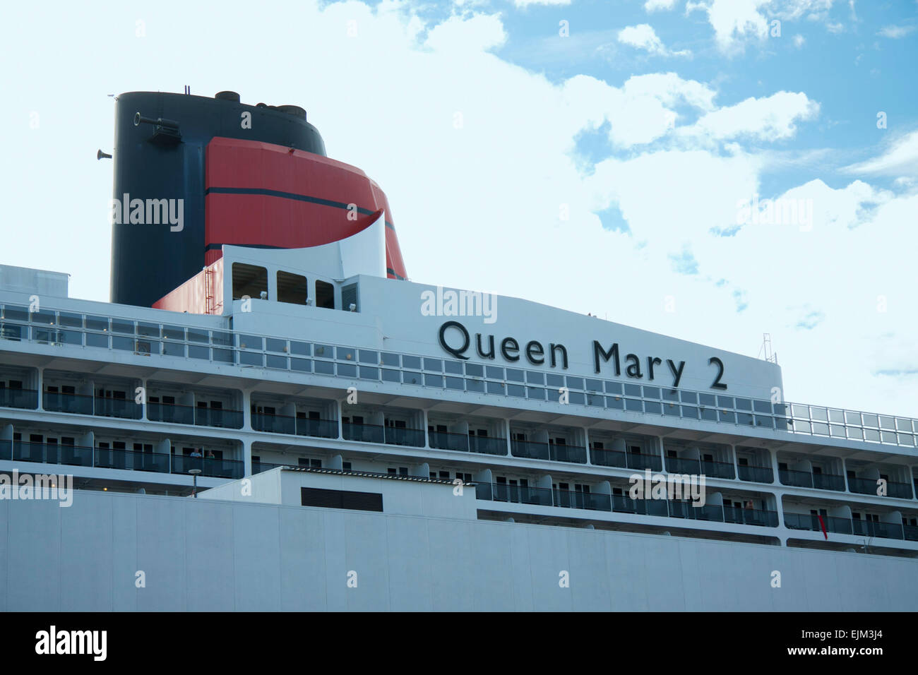 Adelaide Australia. 29th March 2015. Luxury liner Queen Mary 2 docks in ...