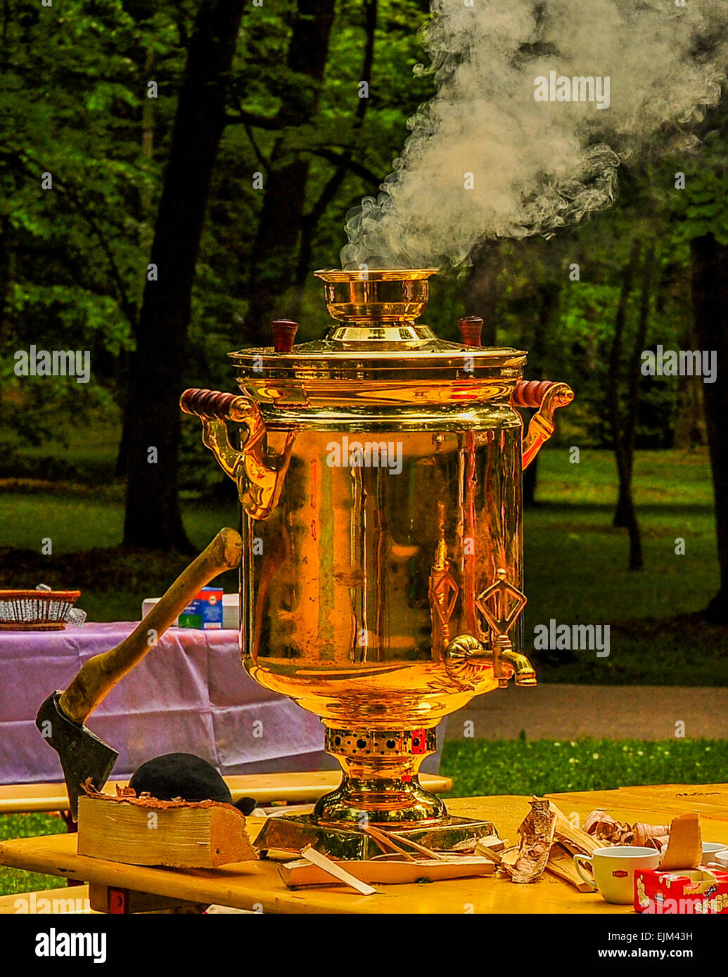 Table samovar hi-res stock photography and images - Alamy