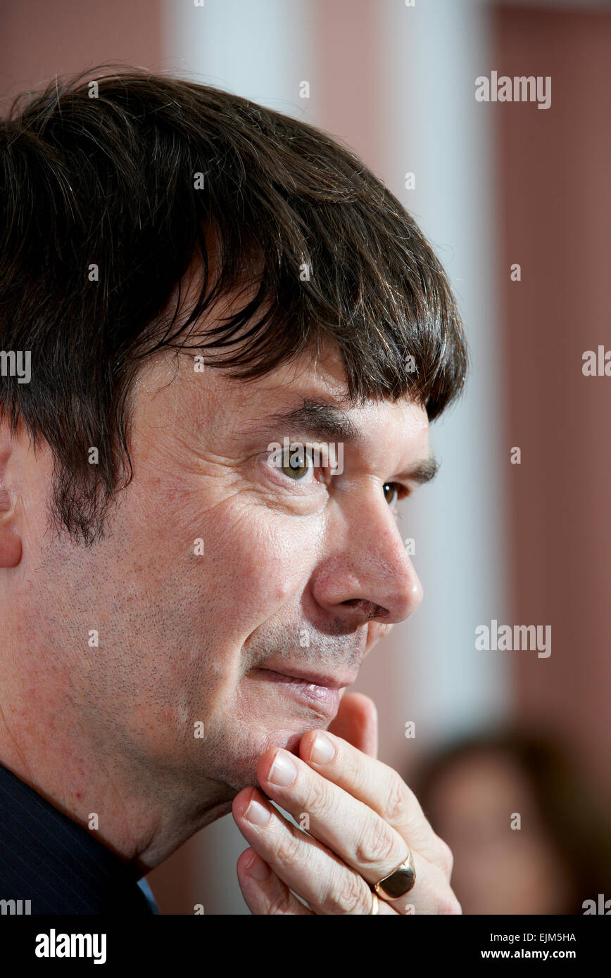 Rebus ian rankin hide and seek hi-res stock photography and images - Alamy