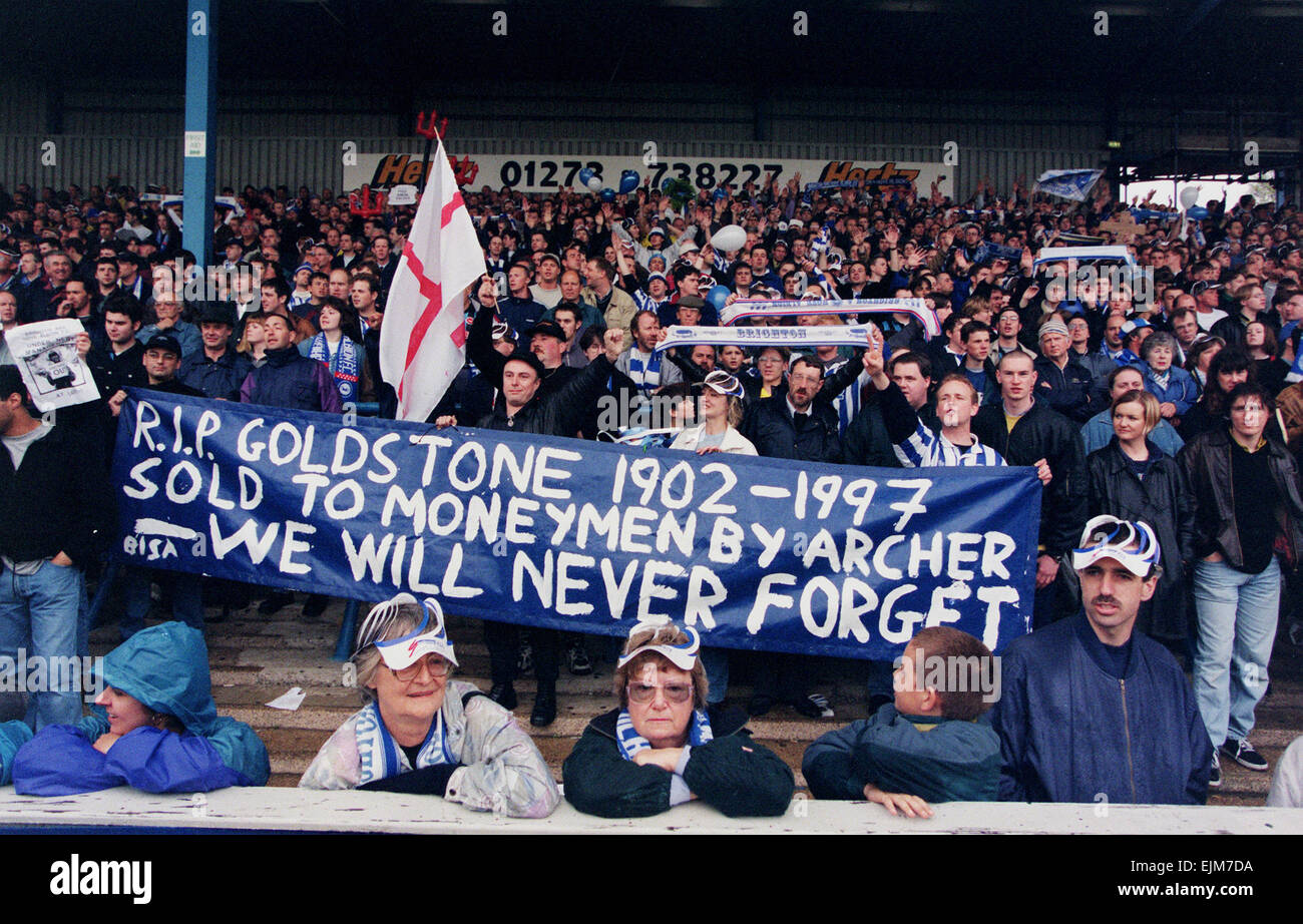 The fans at Brighton and Hove Albion's last match at their Goldstone ...
