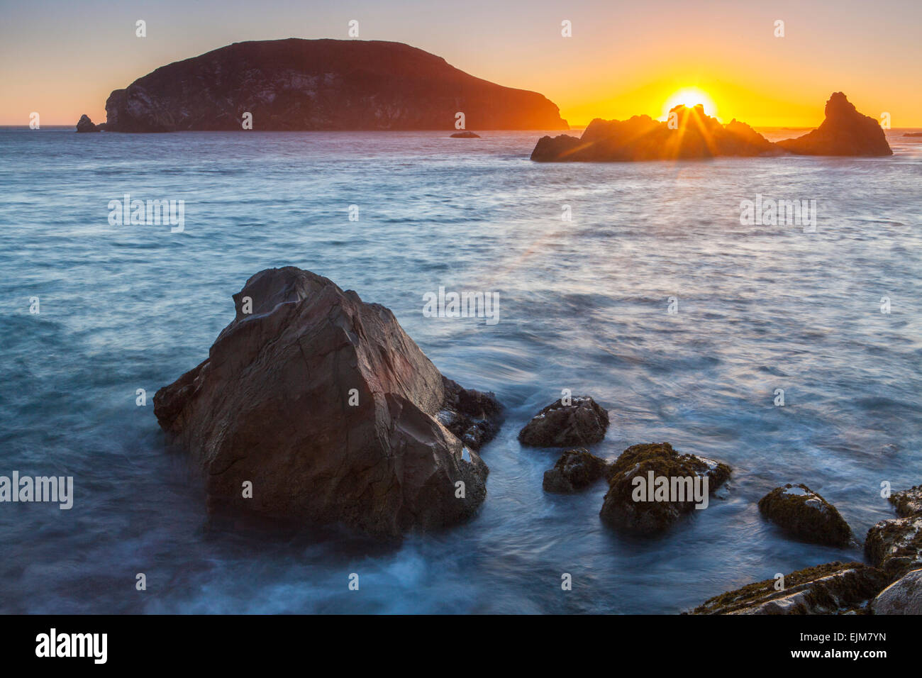 Sunset at Harris Beach in Harris Beach State Park on the Oregon coast ...