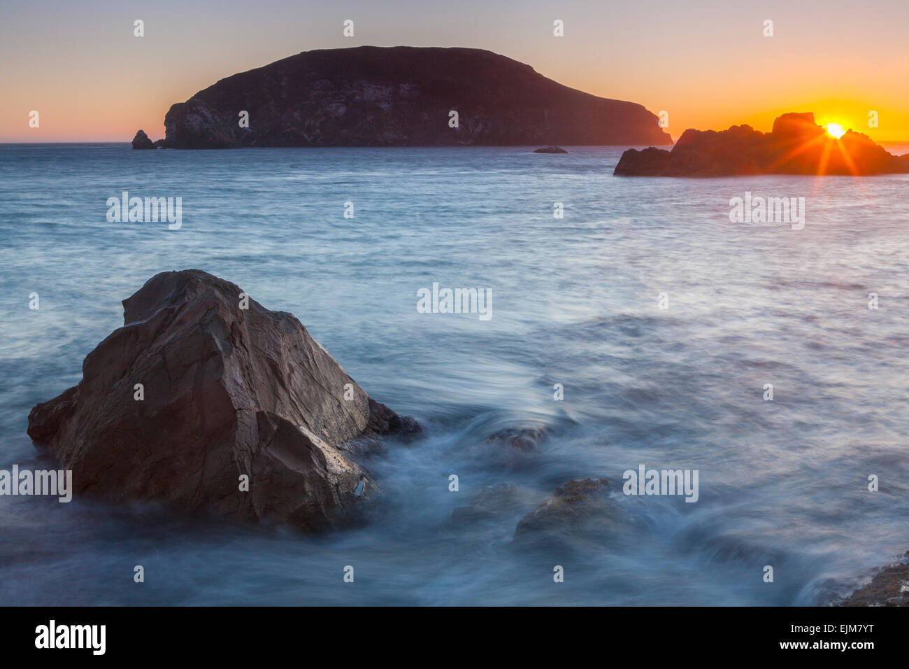 Sunset at Harris Beach in Harris Beach State Park on the Oregon coast ...