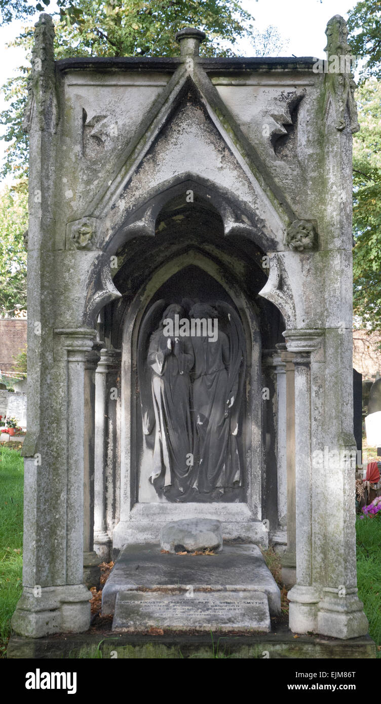 Graves in Kensal Green Cemetery London Stock Photo - Alamy