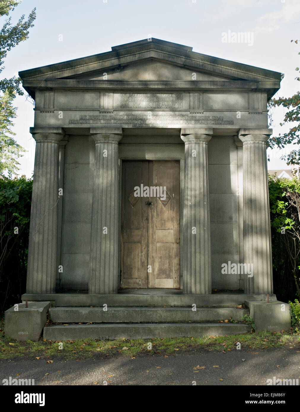 Graves in Kensal Green Cemetery London Stock Photo - Alamy