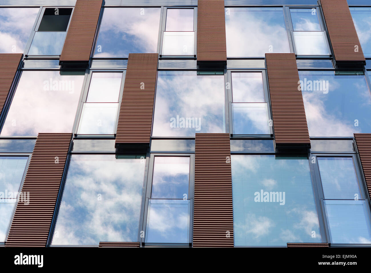 Office building windows texture hi-res stock photography and images - Alamy