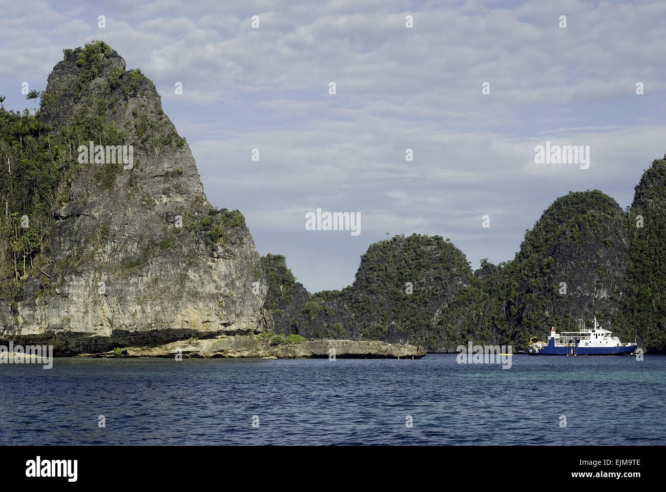 A dive boat anchored in Raja Ampat, Indonesia Stock Photo - Alamy