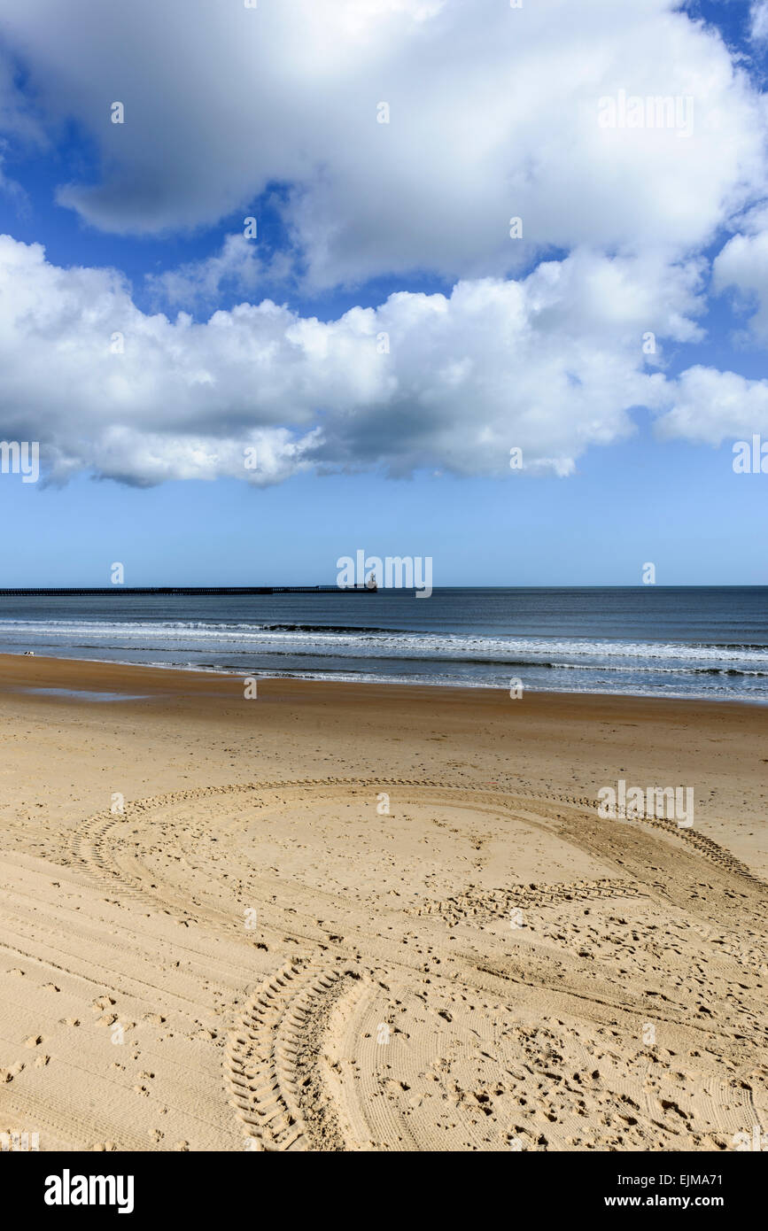 Blyth east pier lighthouse hi-res stock photography and images - Alamy