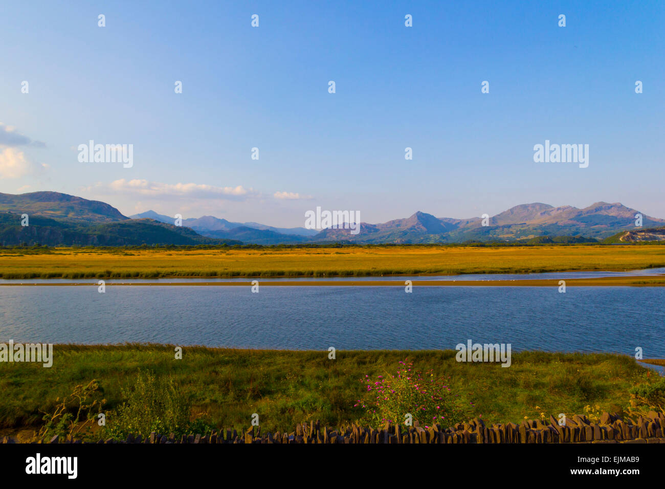 Snowdonia mountain range hi-res stock photography and images - Alamy