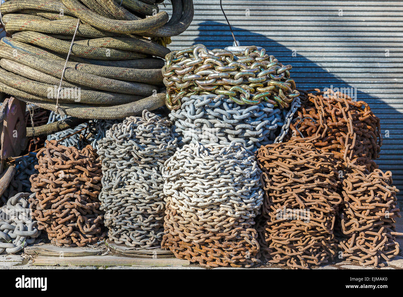 Tying steel hi-res stock photography and images - Alamy