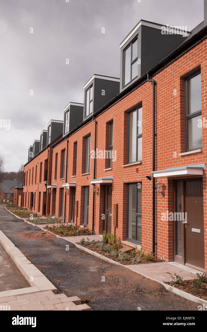 New build terrace property houses hi-res stock photography and images ...