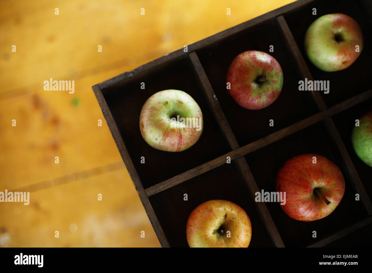 Apples in a box hi-res stock photography and images - Alamy