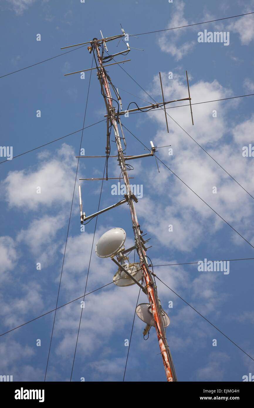 Tall antenna hi-res stock photography and images - Alamy