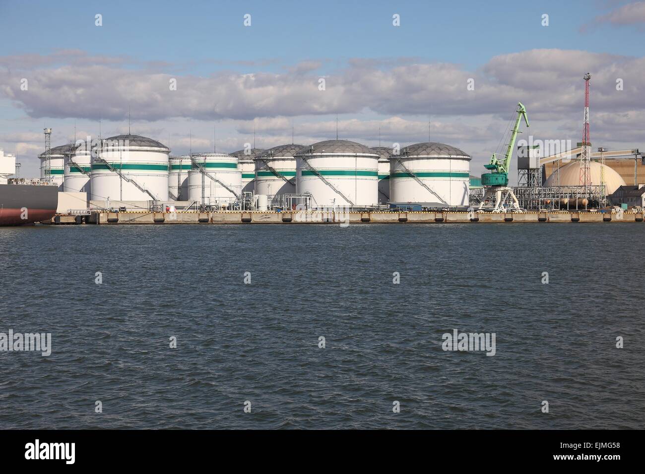 Petrol port tank harbor oil storage hi-res stock photography and images ...