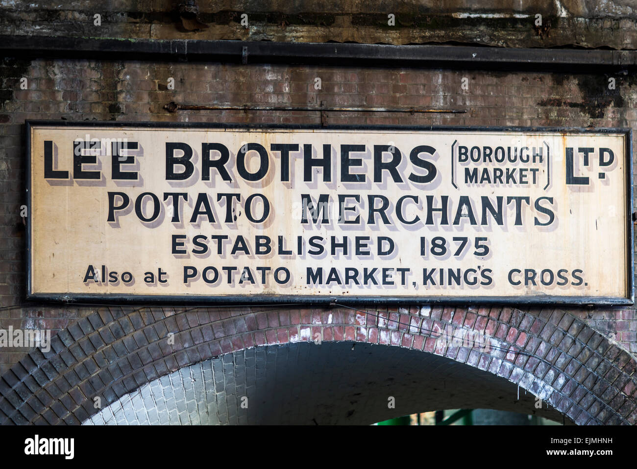 Borough market sign hi-res stock photography and images - Alamy