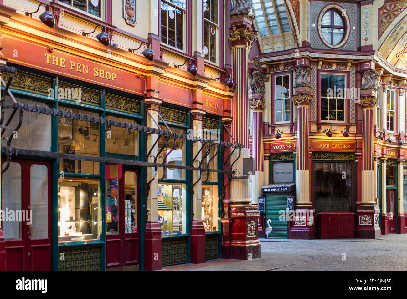 Leadenhall covered market, shops City of London Stock Photo - Alamy