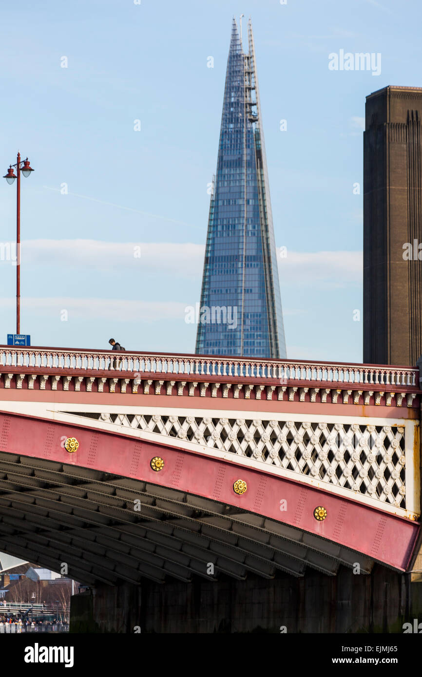 Blackfriars bridge shard skyscraper hi-res stock photography and images ...