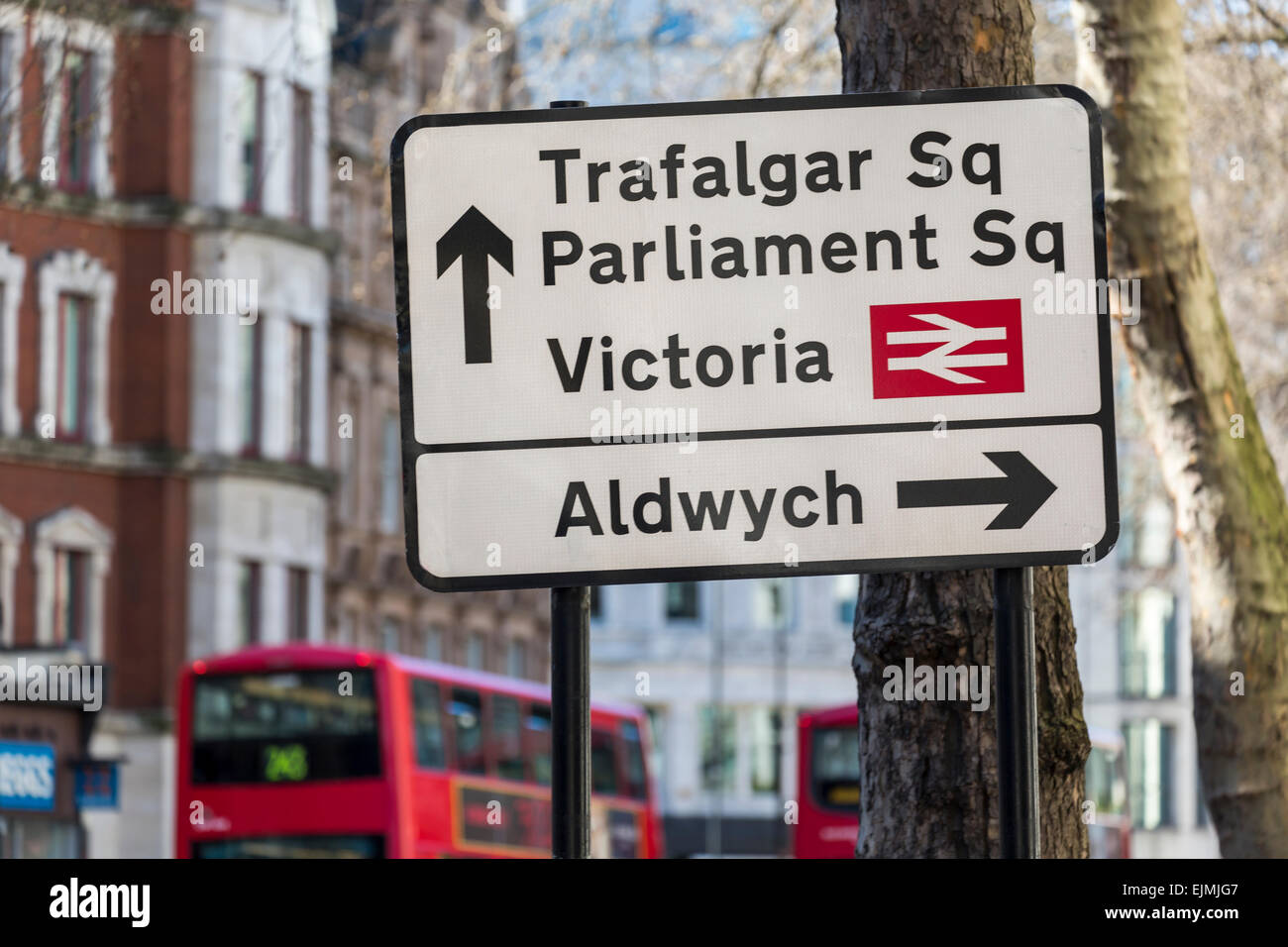 Street sign, Trafalgar Square, Victoria, London Stock Photo - Alamy