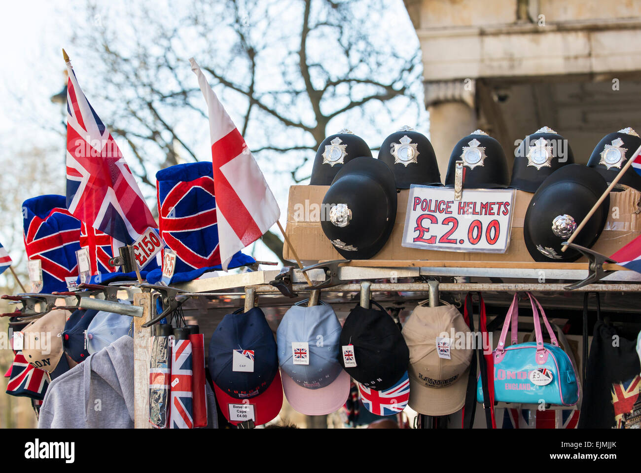 London souvenir stand hi-res stock photography and images - Alamy