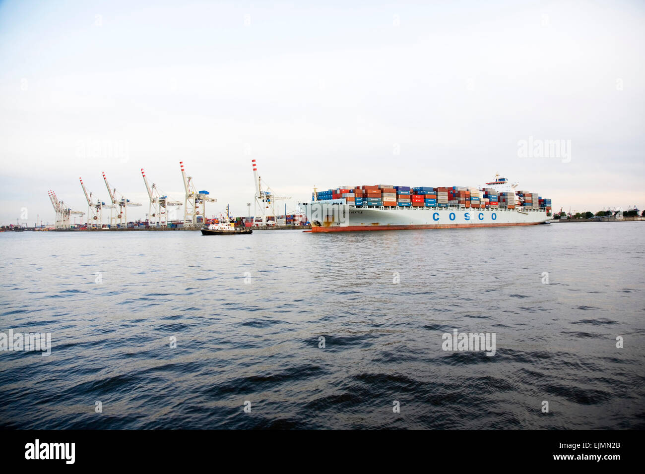 A container ship entering the harbor of Hamburg Stock Photo - Alamy