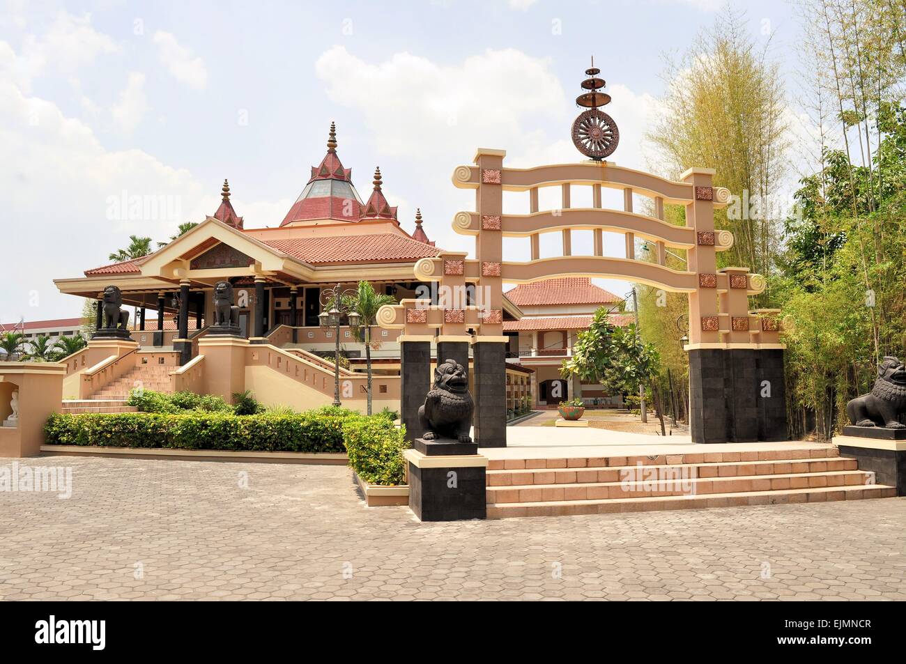 Modern buddhist architecture hi-res stock photography and images - Alamy
