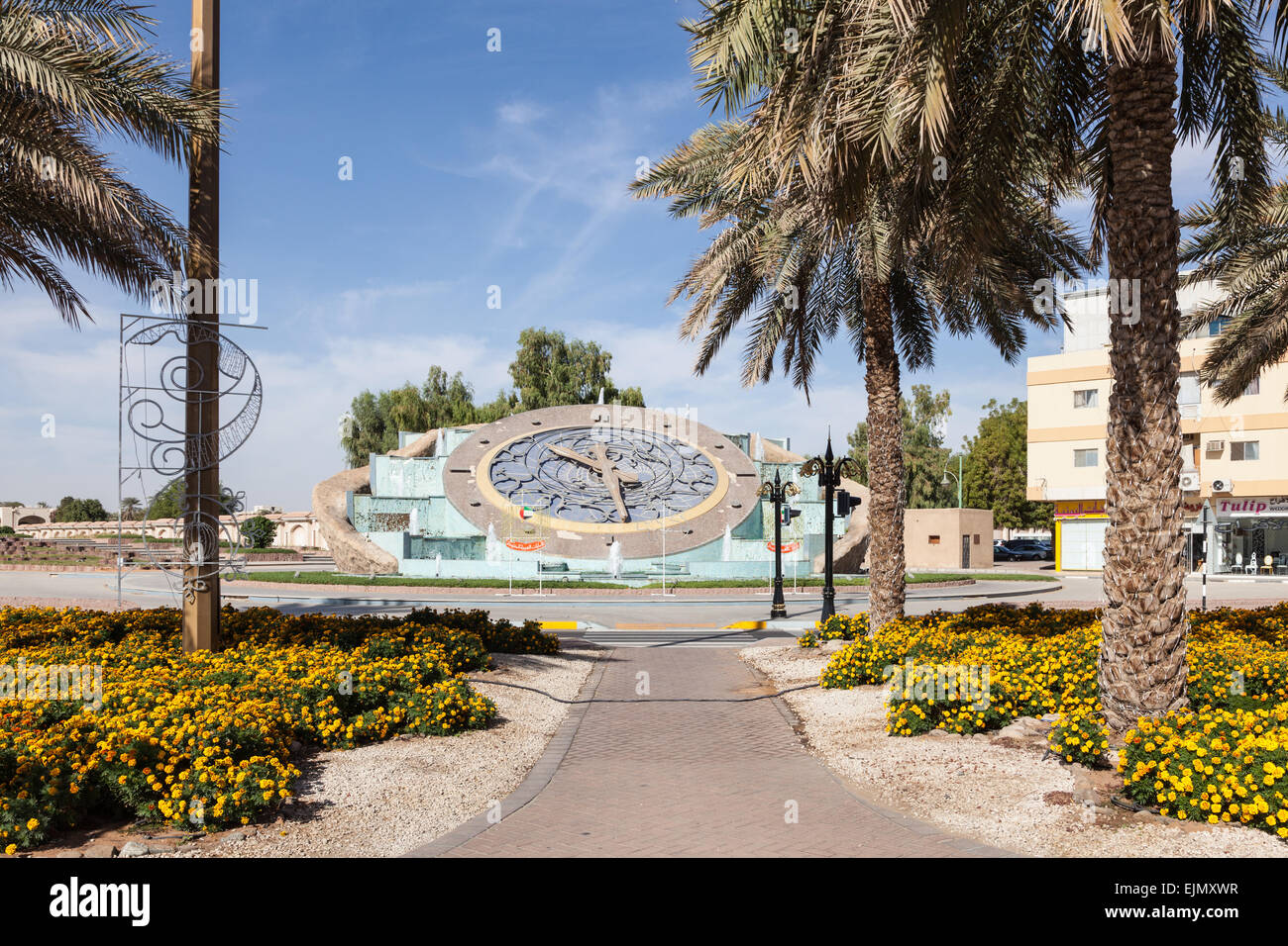 Giant clock hi-res stock photography and images - Alamy