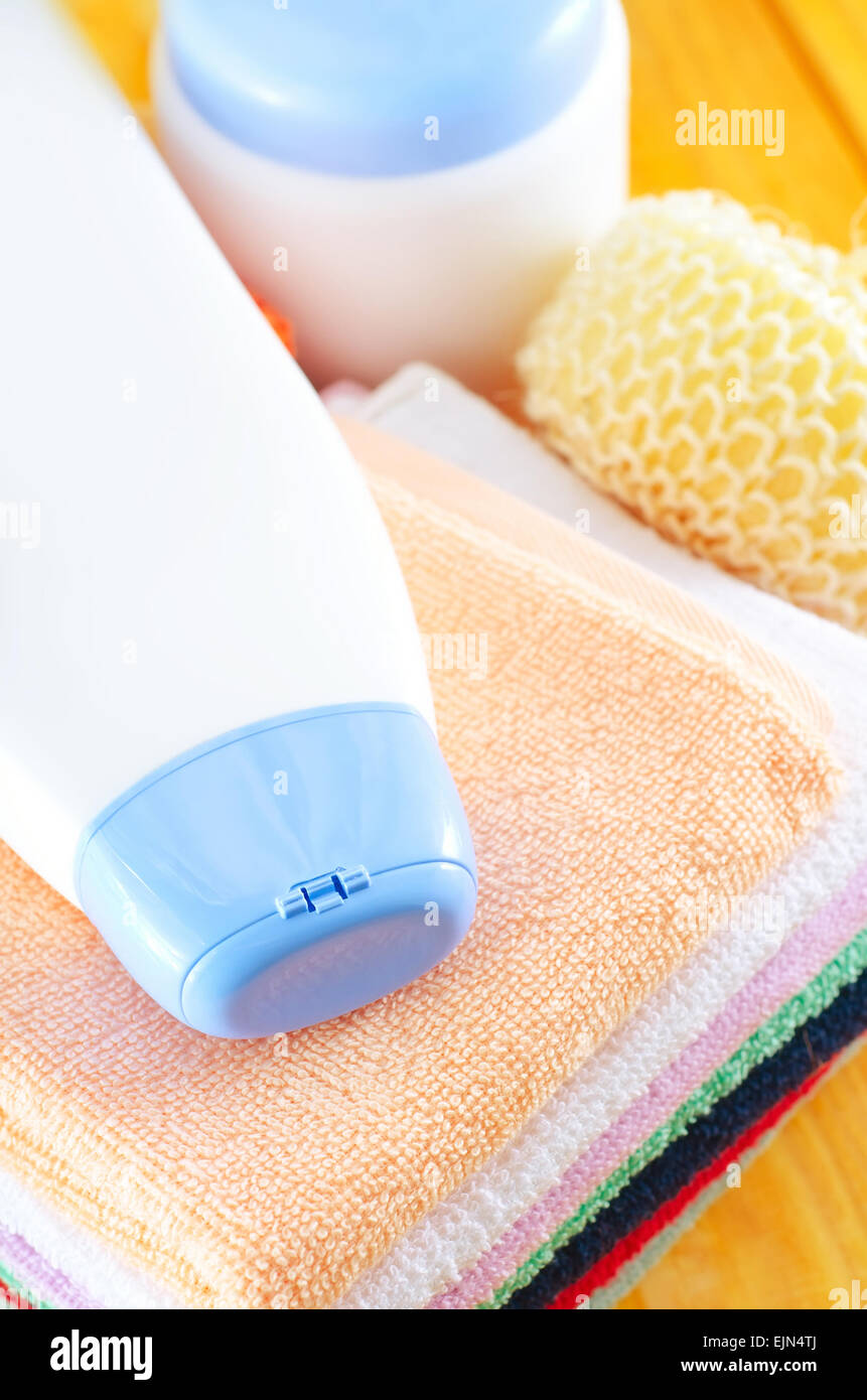 Showers objects and towel hi-res stock photography and images - Alamy