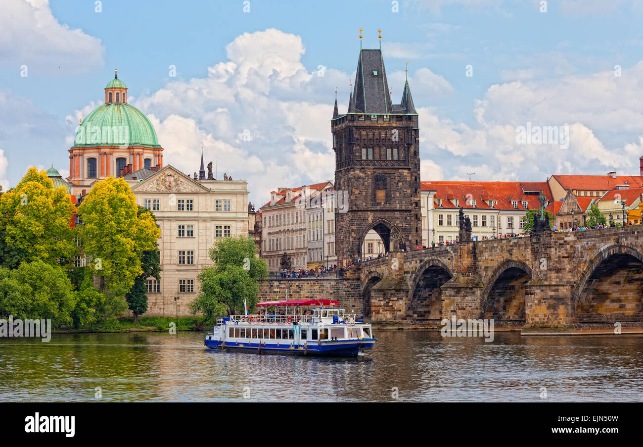 Karlov bridge hi-res stock photography and images - Alamy