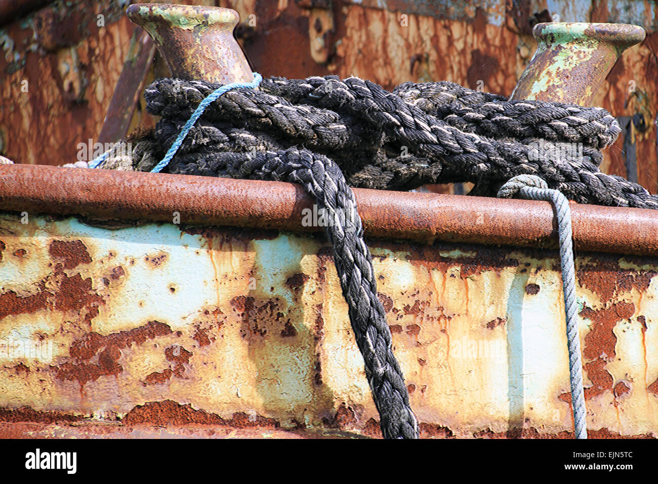 rope and rust Stock Photo - Alamy