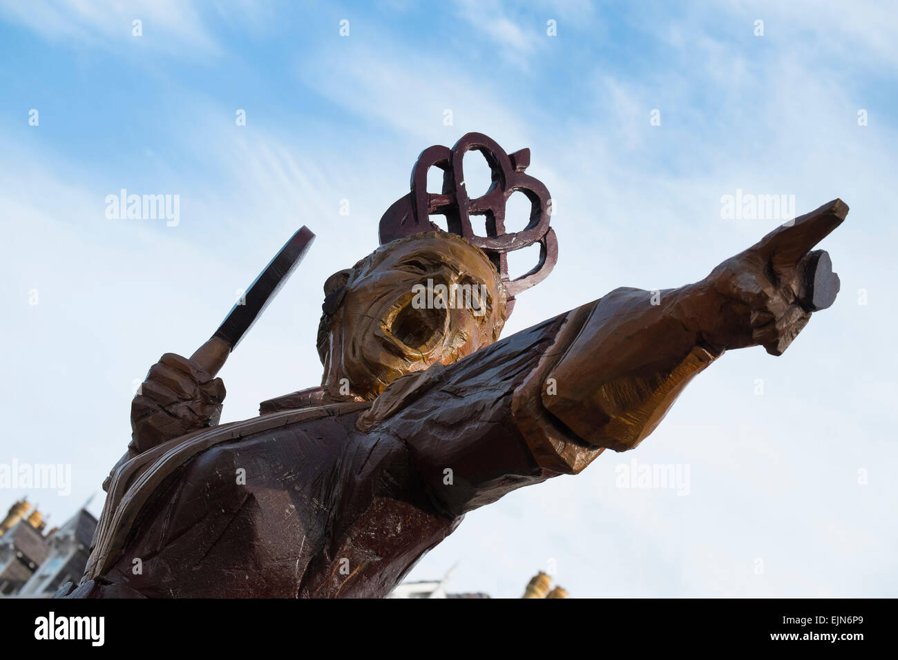 Queen of Hearts wooden statue which celebrates the town's links to ...