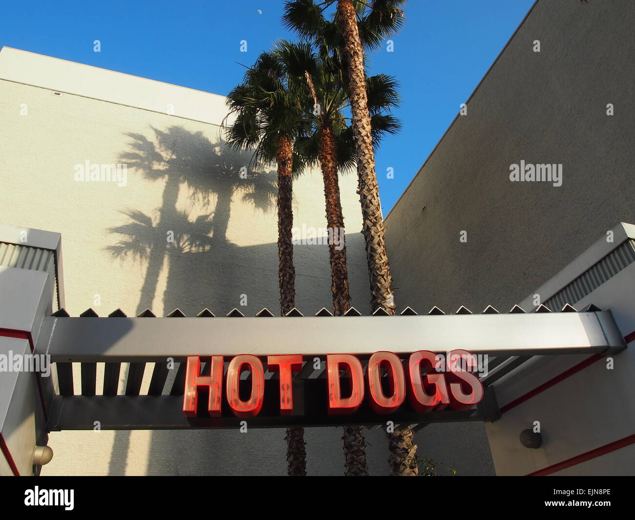 Hot dog sign hi-res stock photography and images - Alamy