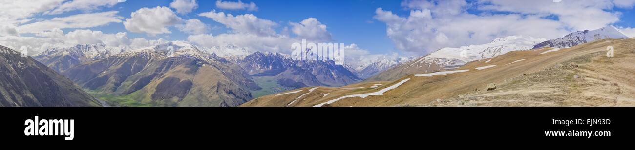 Mountain top over the clouds hi-res stock photography and images - Alamy