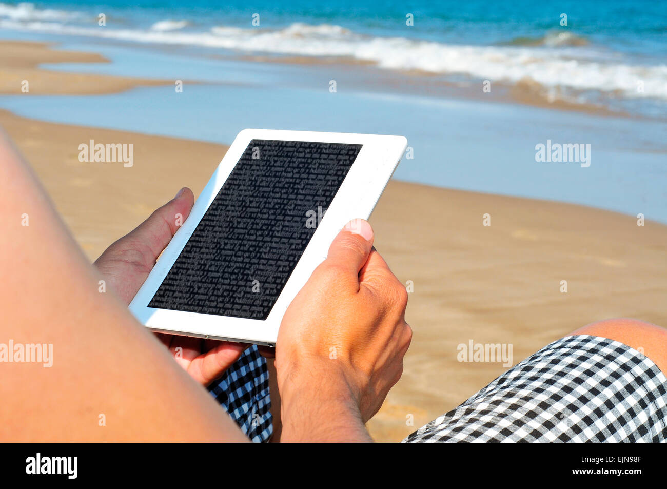 Male reading beach hi-res stock photography and images - Alamy
