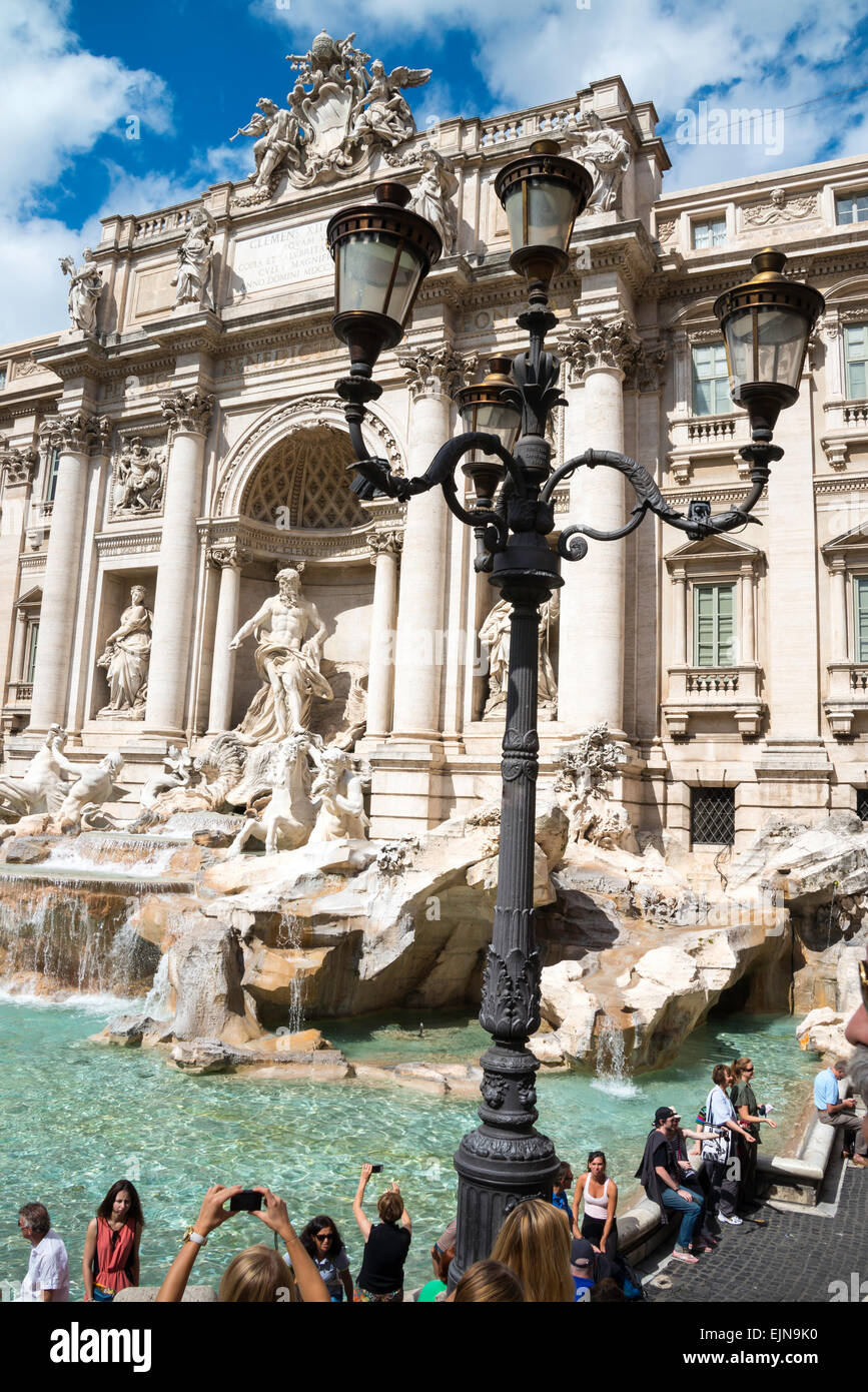 Fountain tourism hi-res stock photography and images - Alamy