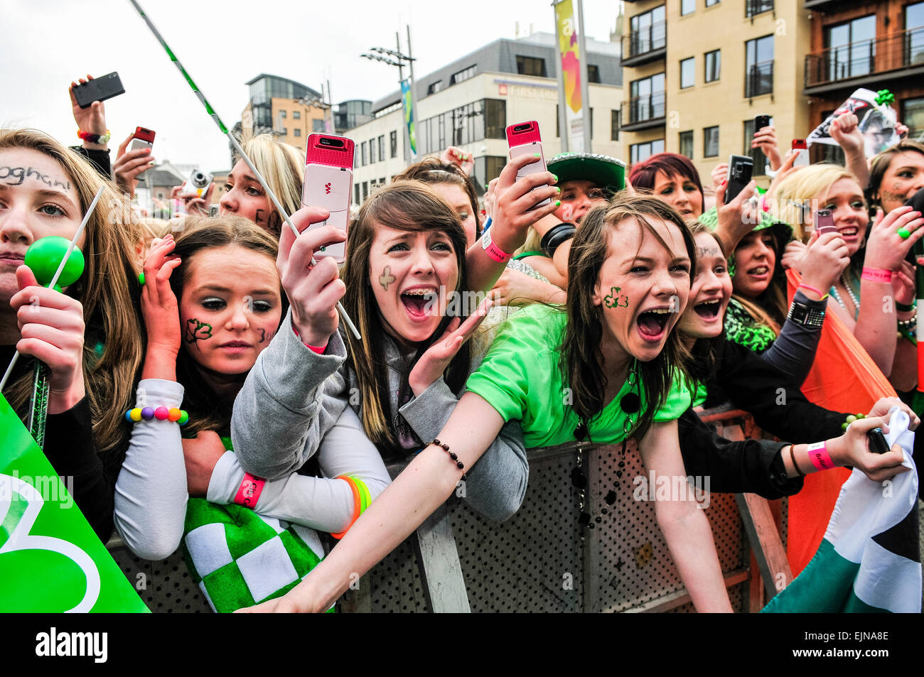 Girls scream concert hi-res stock photography and images - Alamy