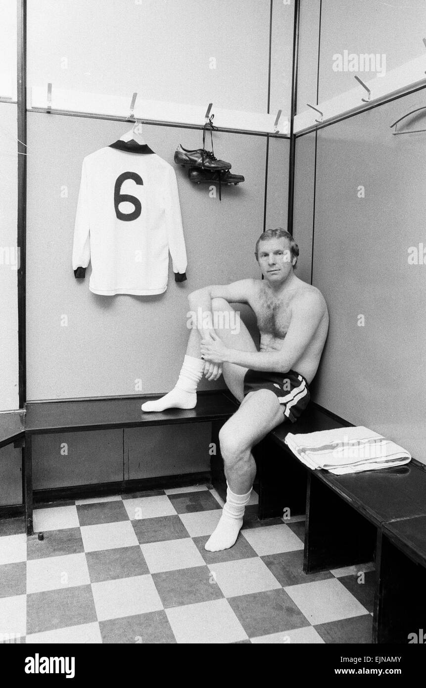 Footballer bobby moore hi-res stock photography and images - Alamy