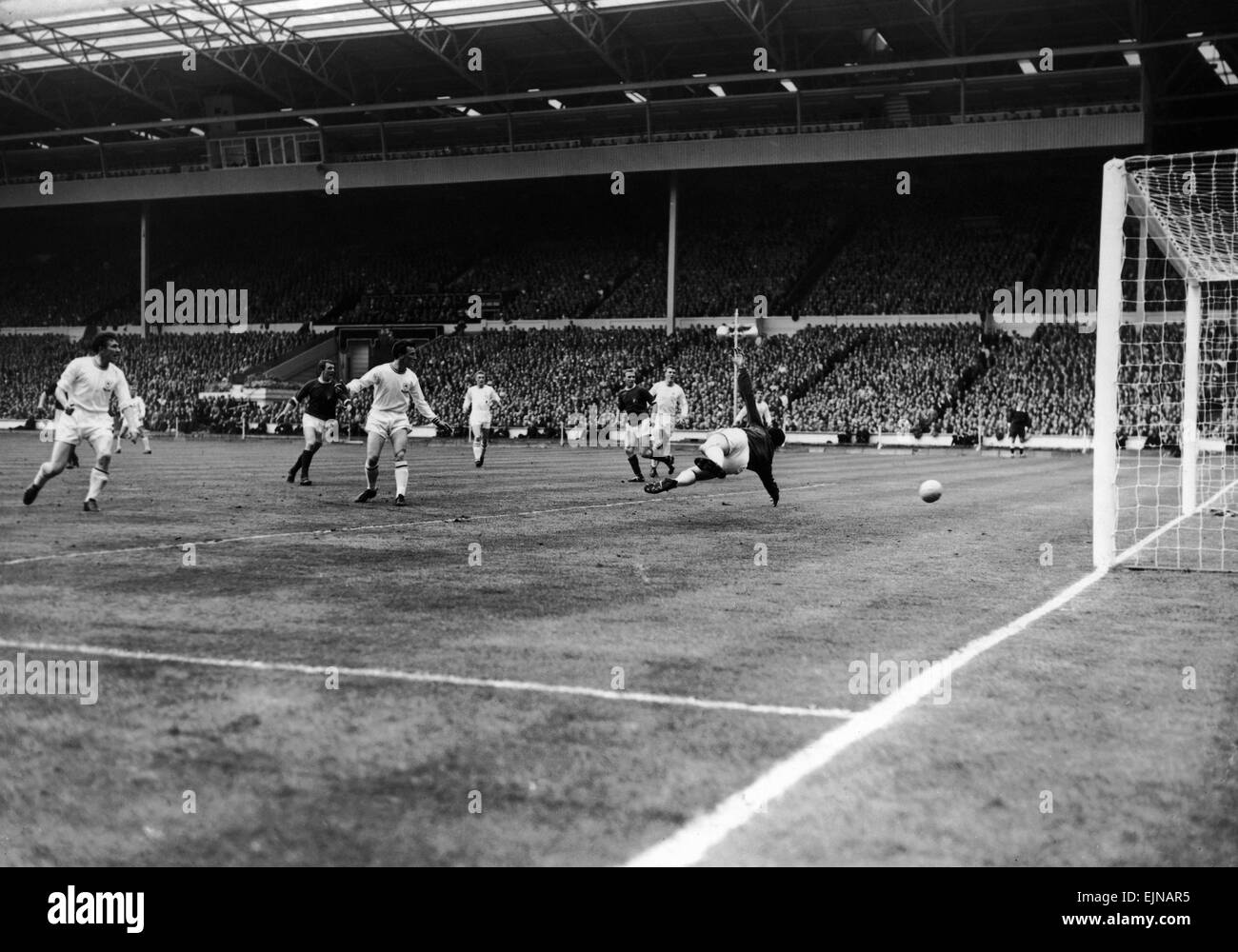 Gordon banks leicester city hi-res stock photography and images - Alamy