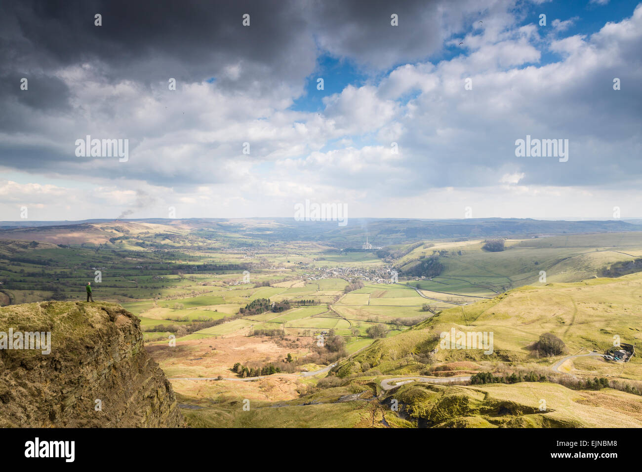 The view of Castleton from the top of Mam Tor in the Peak District ...