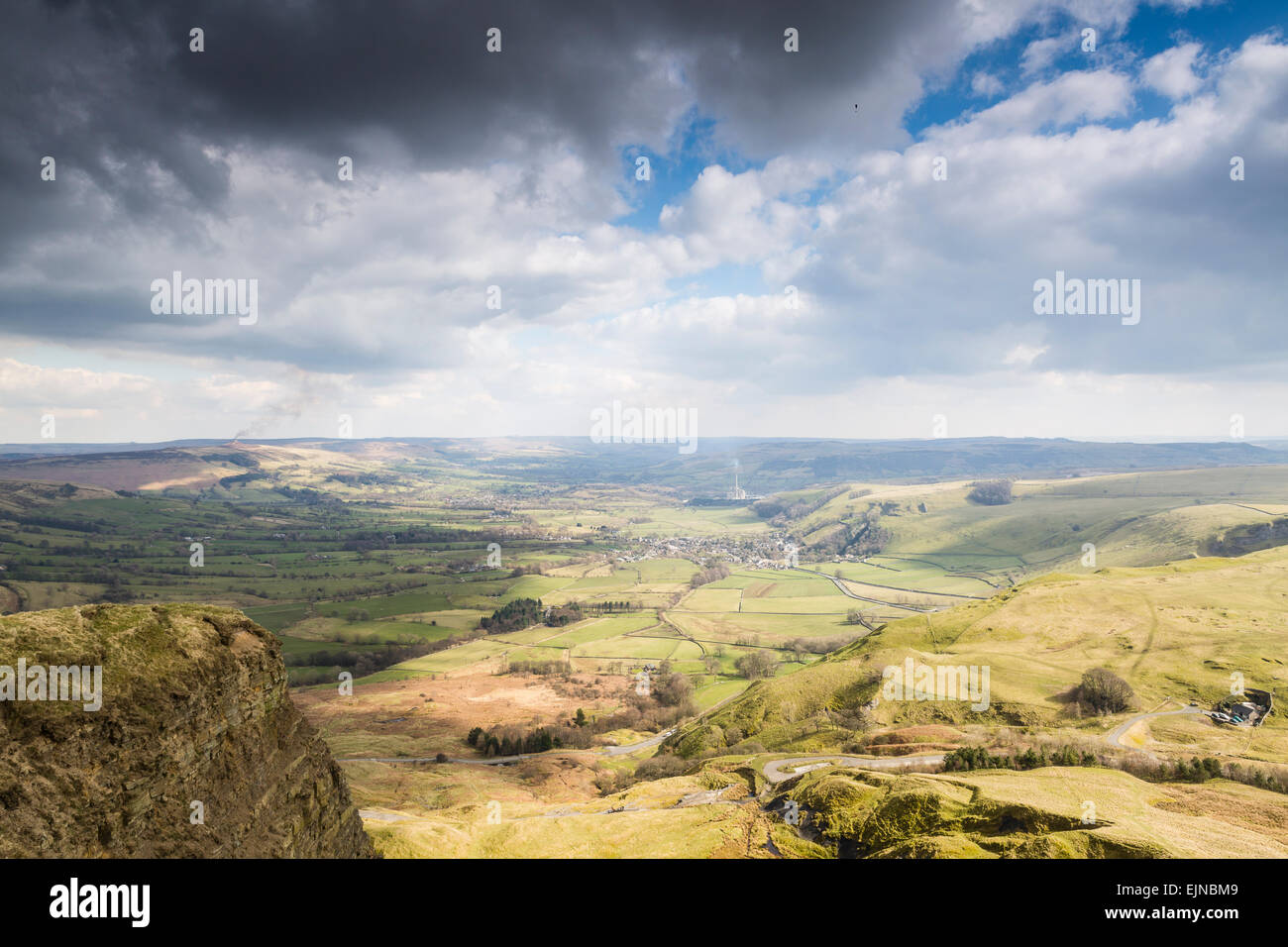 The view of Castleton from the top of Mam Tor in the Peak District ...