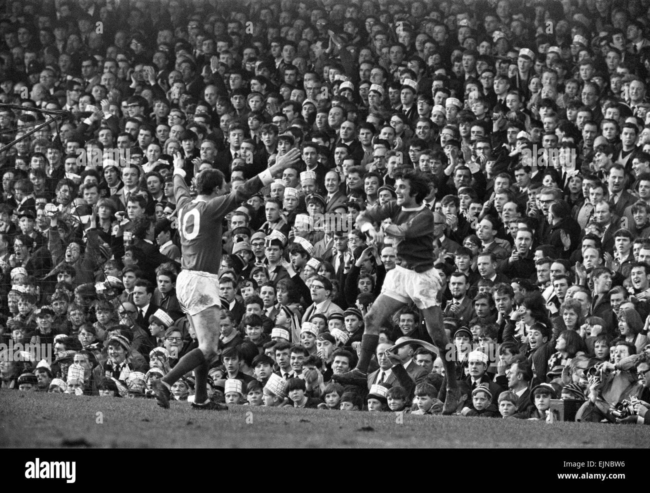 Sport football action 1960s hi-res stock photography and images - Alamy