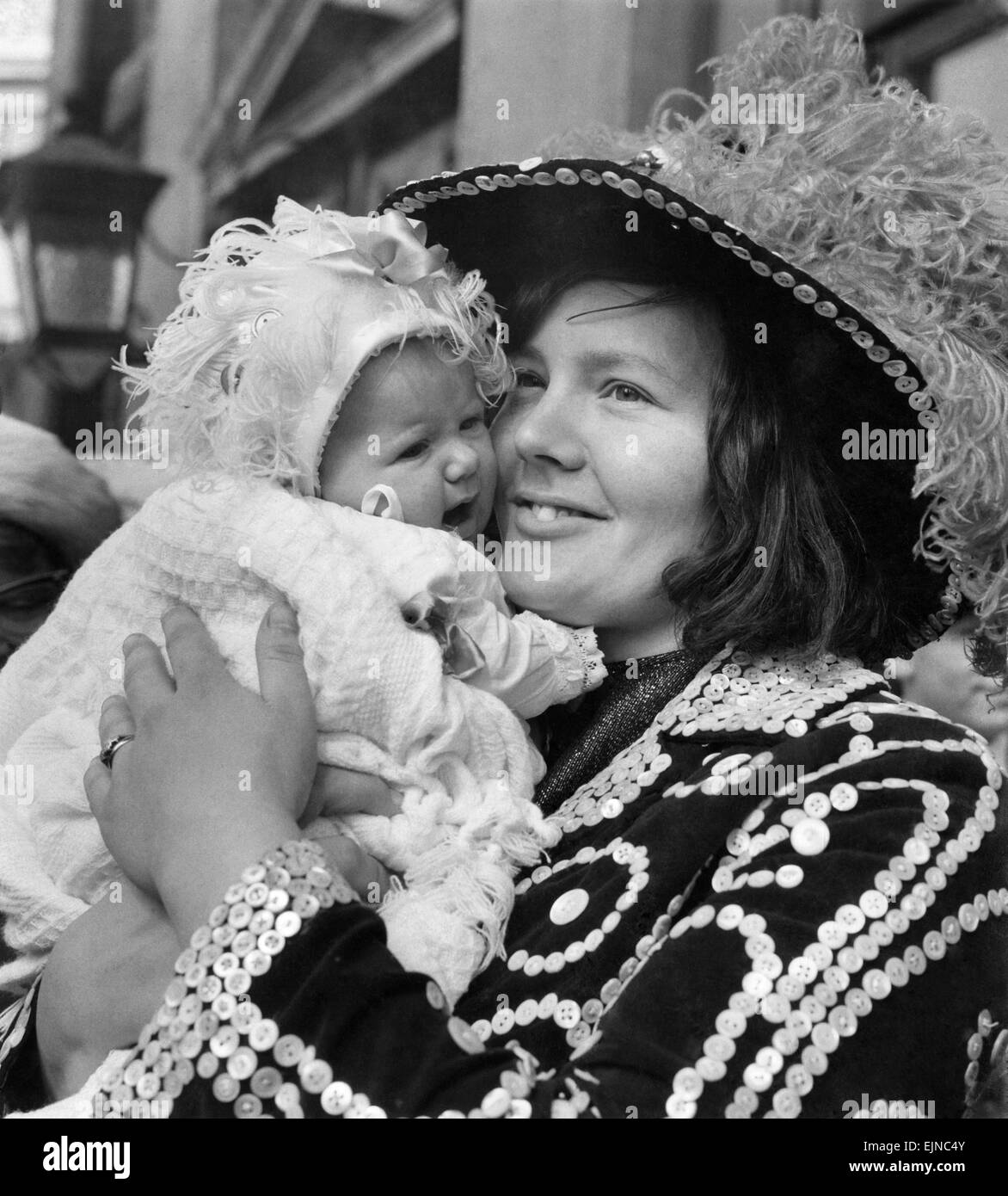 Queen mother on st Black and White Stock Photos & Images - Alamy