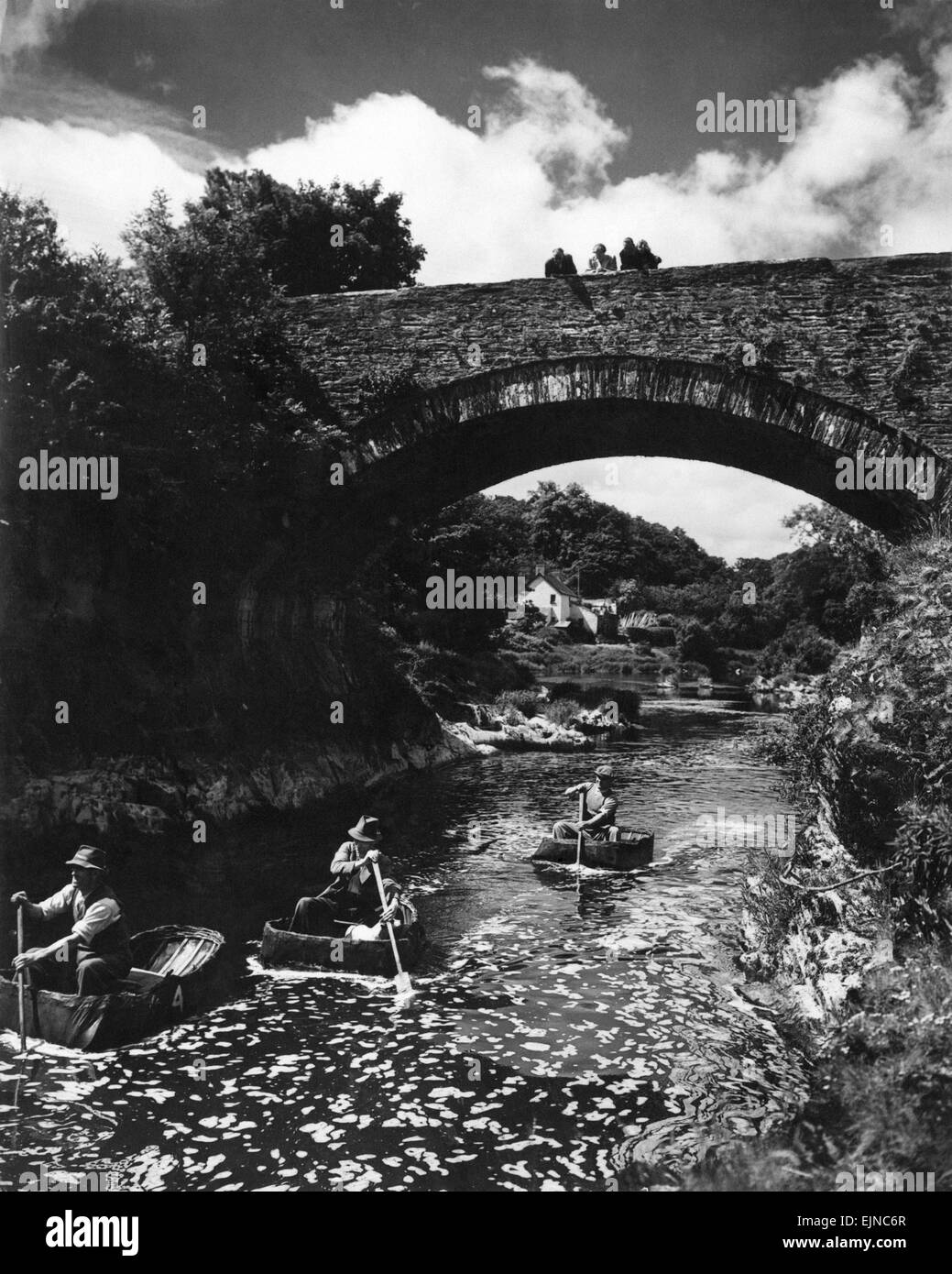 A coracle welsh hi-res stock photography and images - Alamy